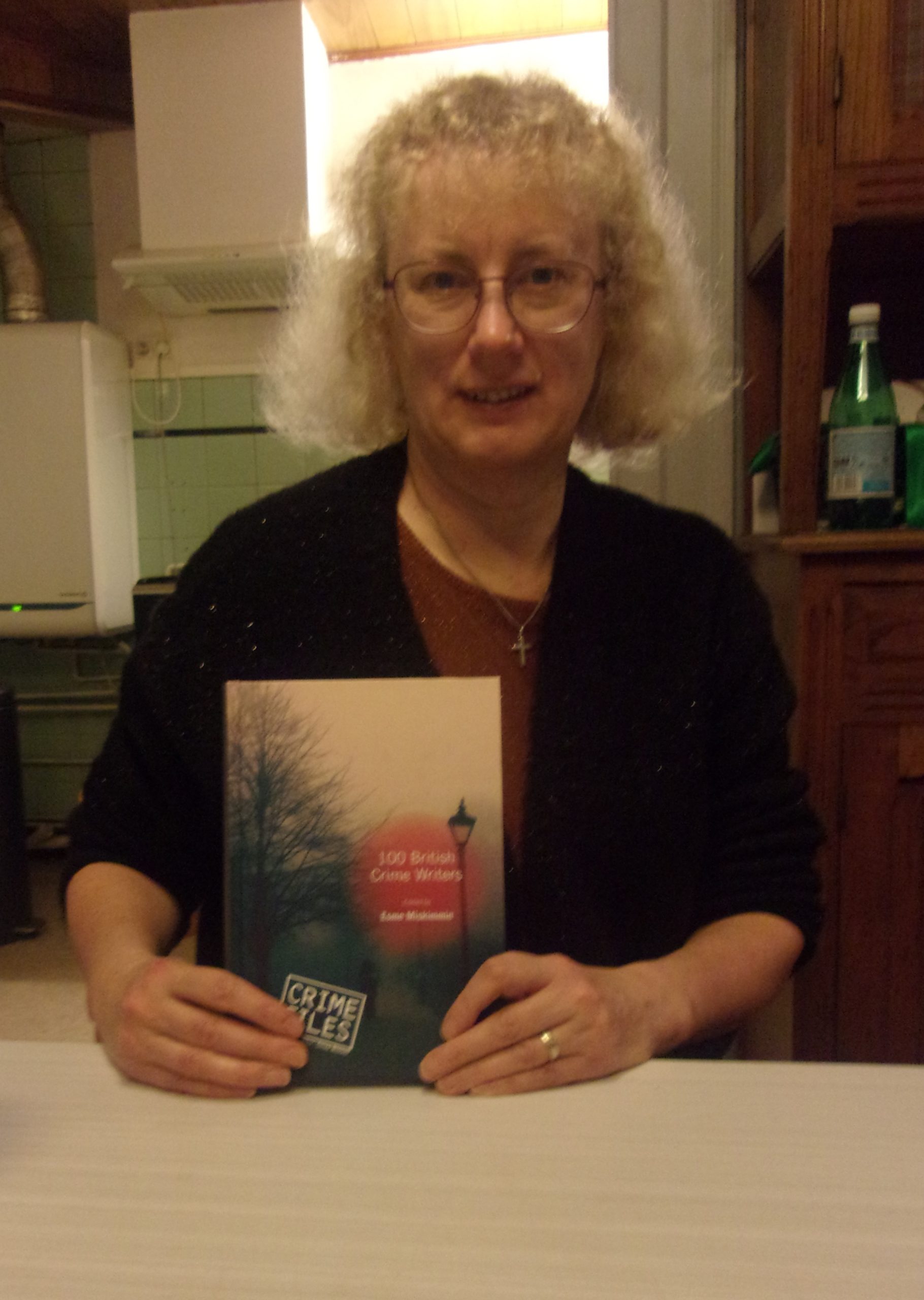Nouveauté "100 British Crime Writers" - Suzanne Bray | FLSH